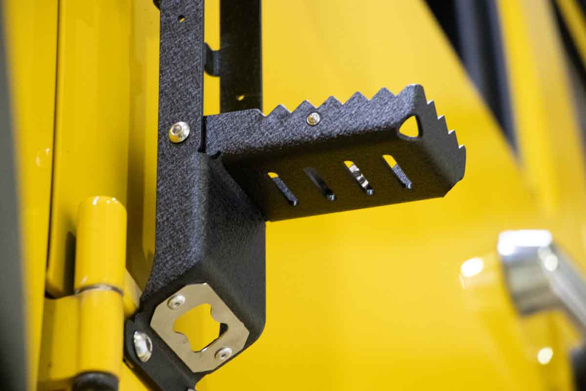 Fishbone Offroad Door Mounted Step Jeep Gladiator GT (20-23) Black Pow