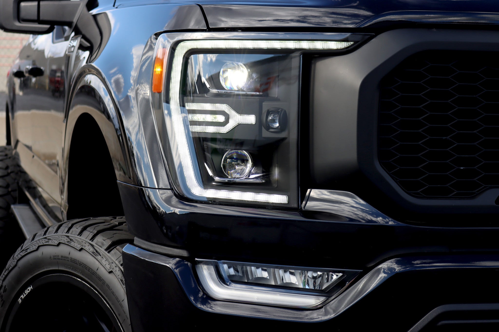 AlphaRex LED Projector Headlights Ford F150 / F150 Raptor (21-23) [LUX