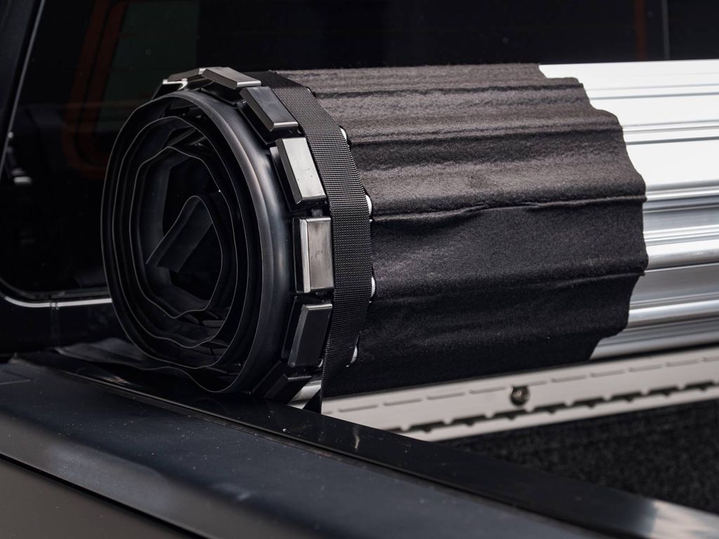 BAK Revolver X2 Tonneau Cover Jeep Gladiator 5ft Bed (20-23) Truck Bed