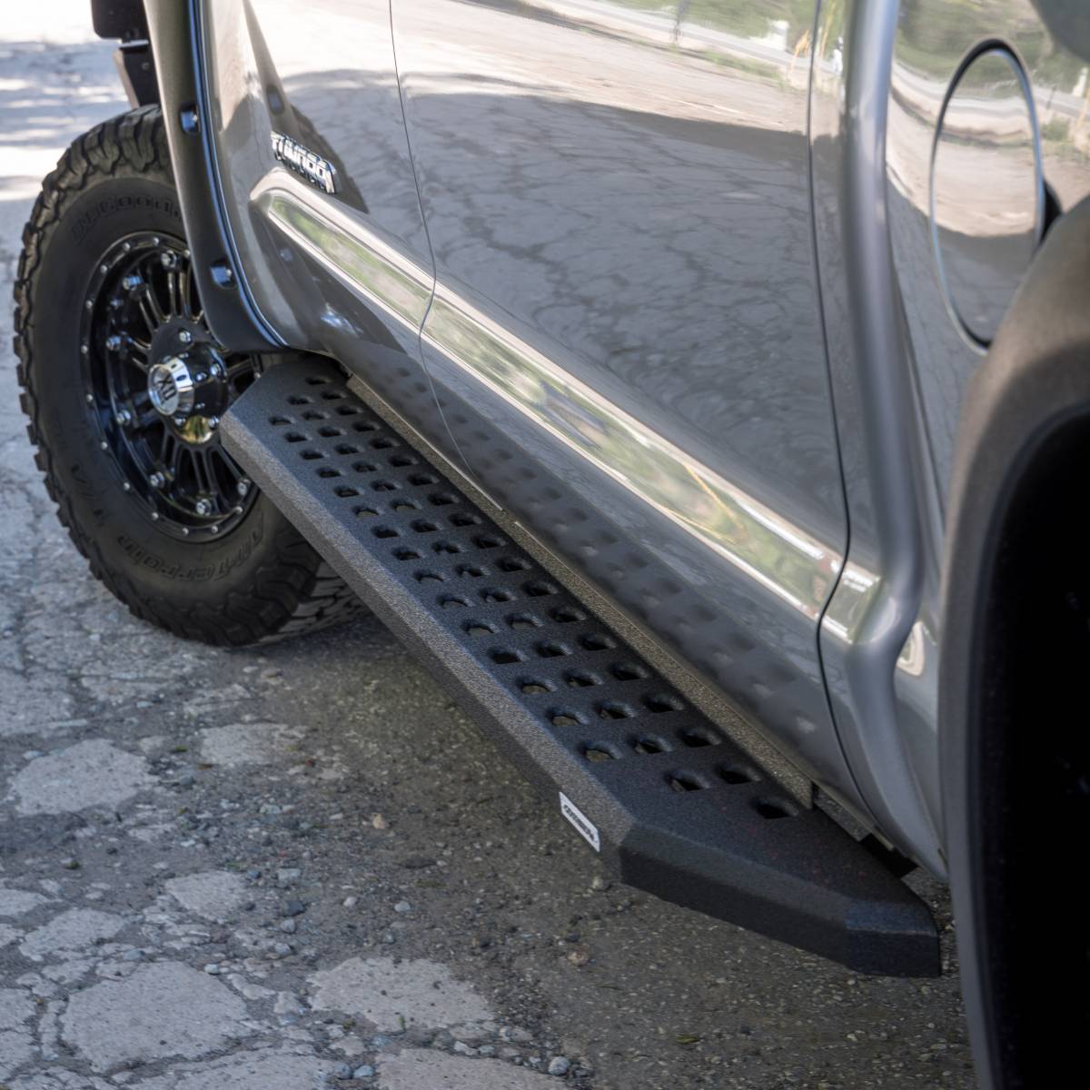 Go Rhino RB20 Running Boards Chevy Colorado Crew Cab (15-22) Bedliner