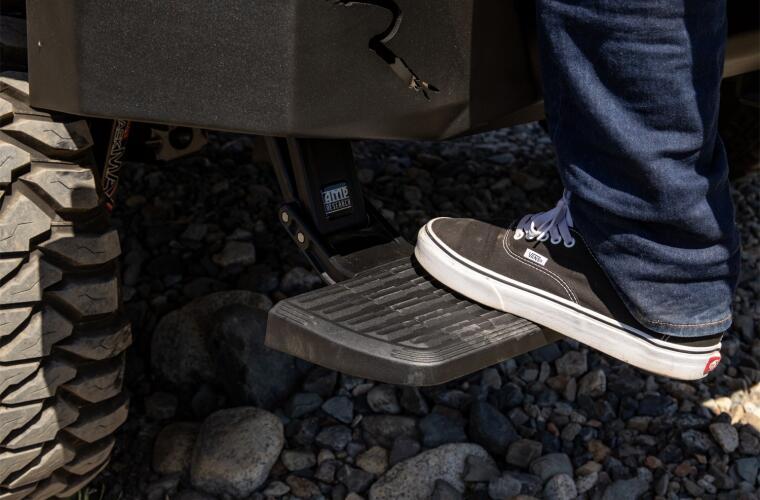 AMP BedStep Bumper Bed Step Jeep Gladiator JT (2020-2024) Black